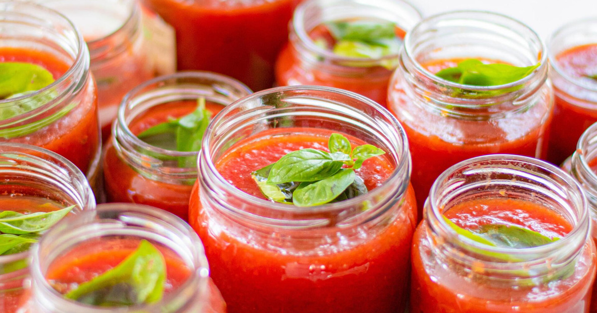 Tomatensauce aus dem Ofen: Den Klassiker mal anders zubereiten ...